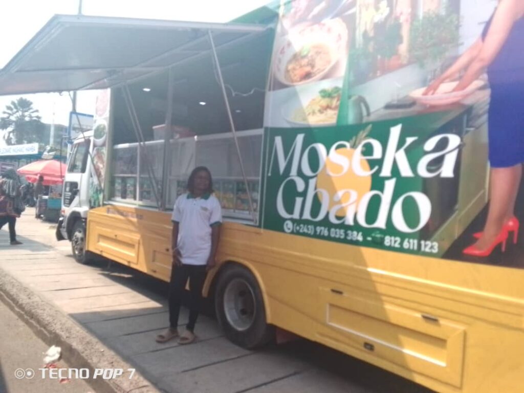 Amina Moseka Gbado un take way ambulant qui innove dans la préparation ...